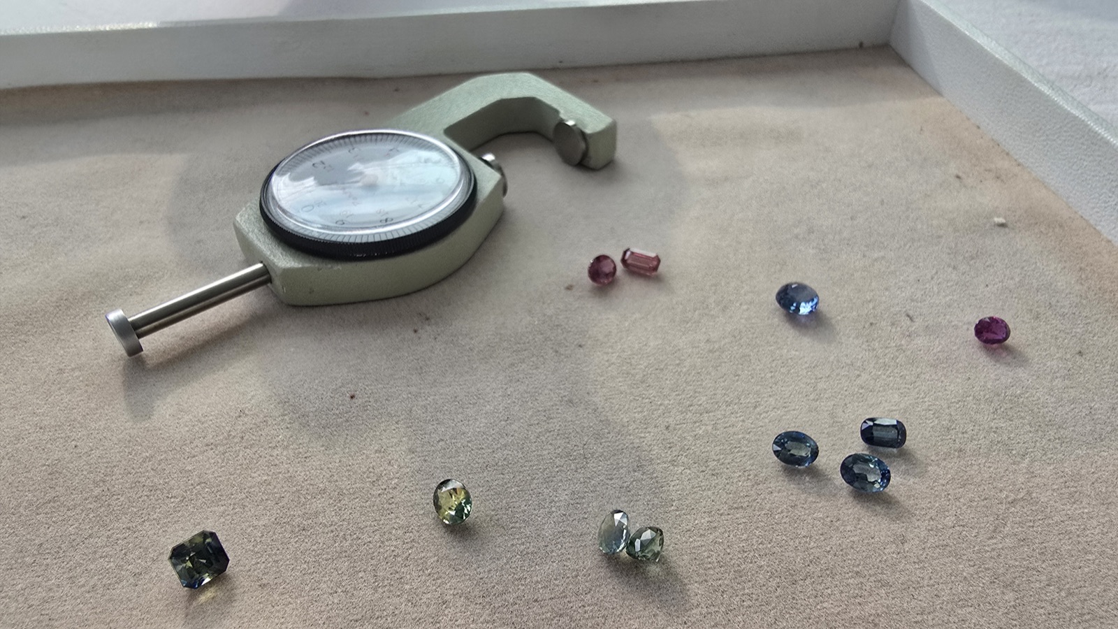 Sapphire Guide: Colors, Value, Origins & Certification | Joalys Paris